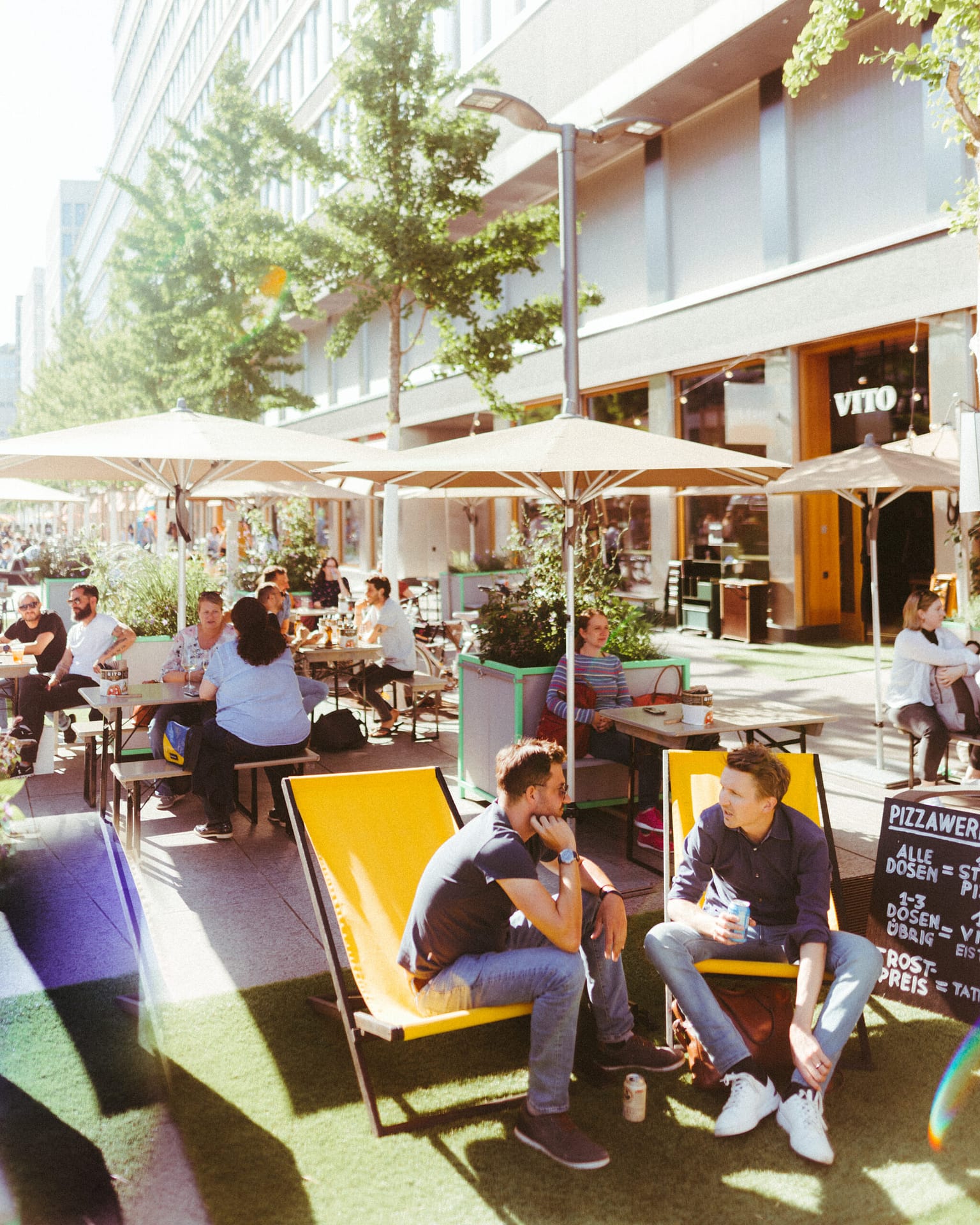 Vito: Bar & Spiel. - Europaallee